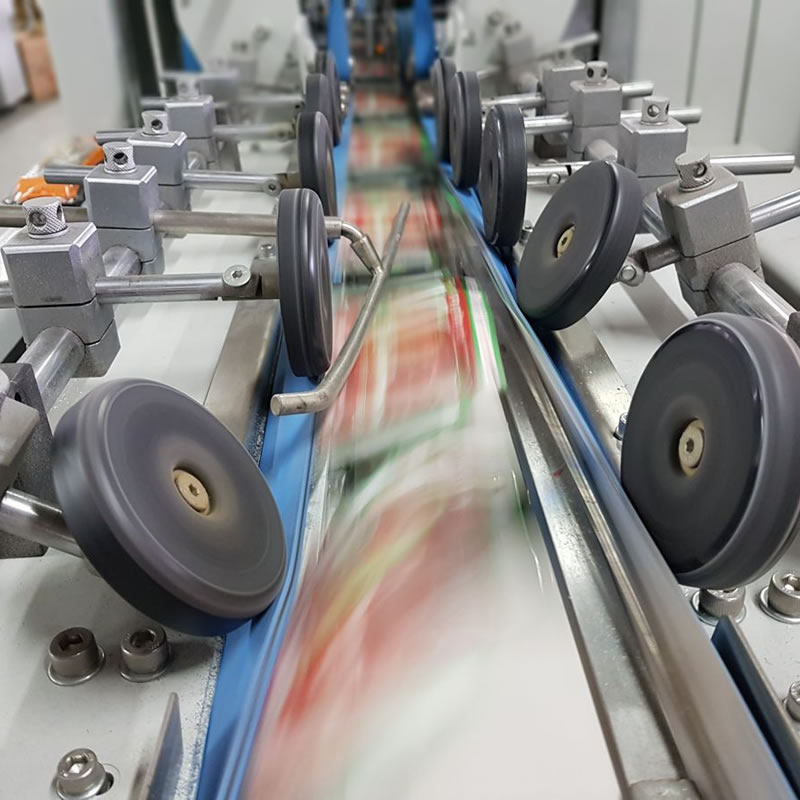 Gluing & Finishing – Luna Press